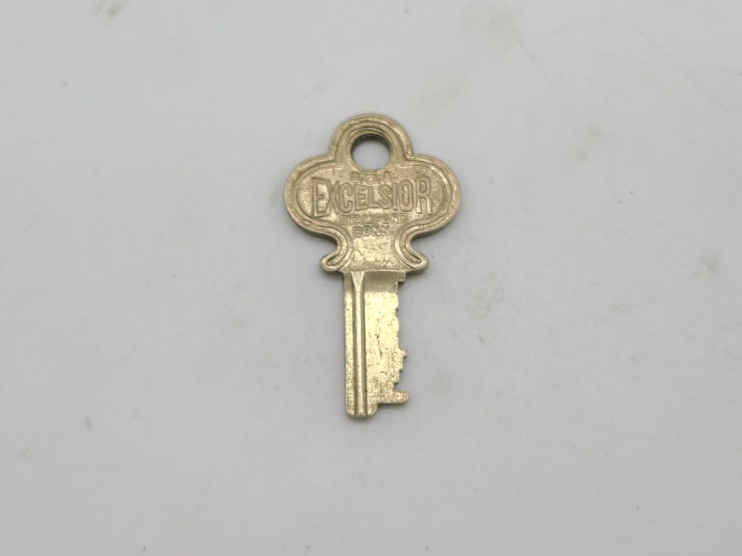 Antique Original Excelsior 53260 Trunk Steamer or Luggage Suitecase Key ...