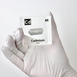 Cadmium Element Cube PERIODIC TABLE Display Cadmium Metal Ore ...