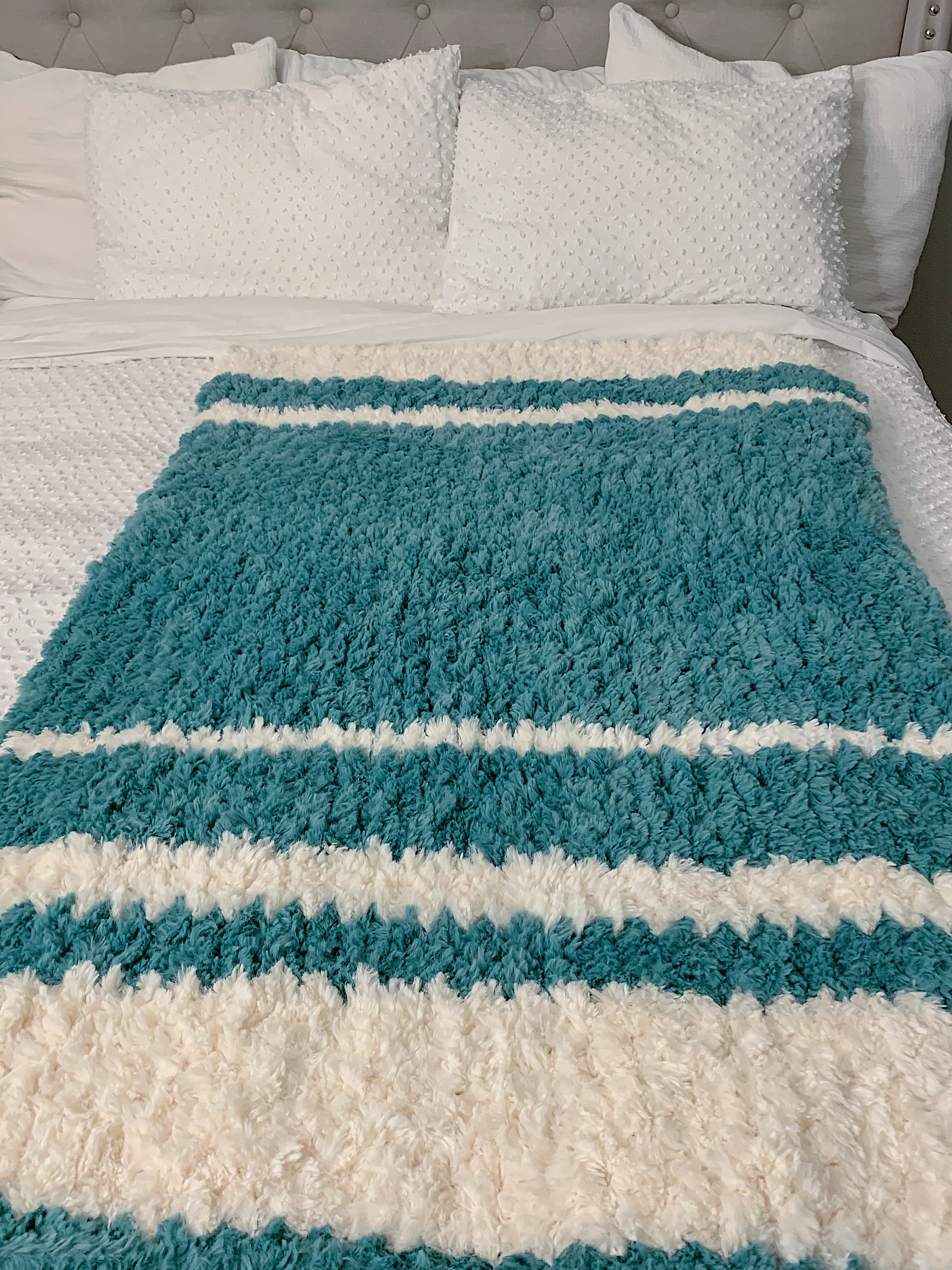 Soft Aqua Lap Blanket, Throw Blanket, Modern Home Decor, Soft Fuzzy ...