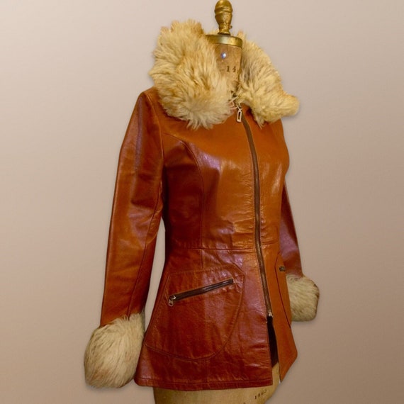 70s Short Leather Shearling Jacket, 1970s Fit and Fla… - Gem