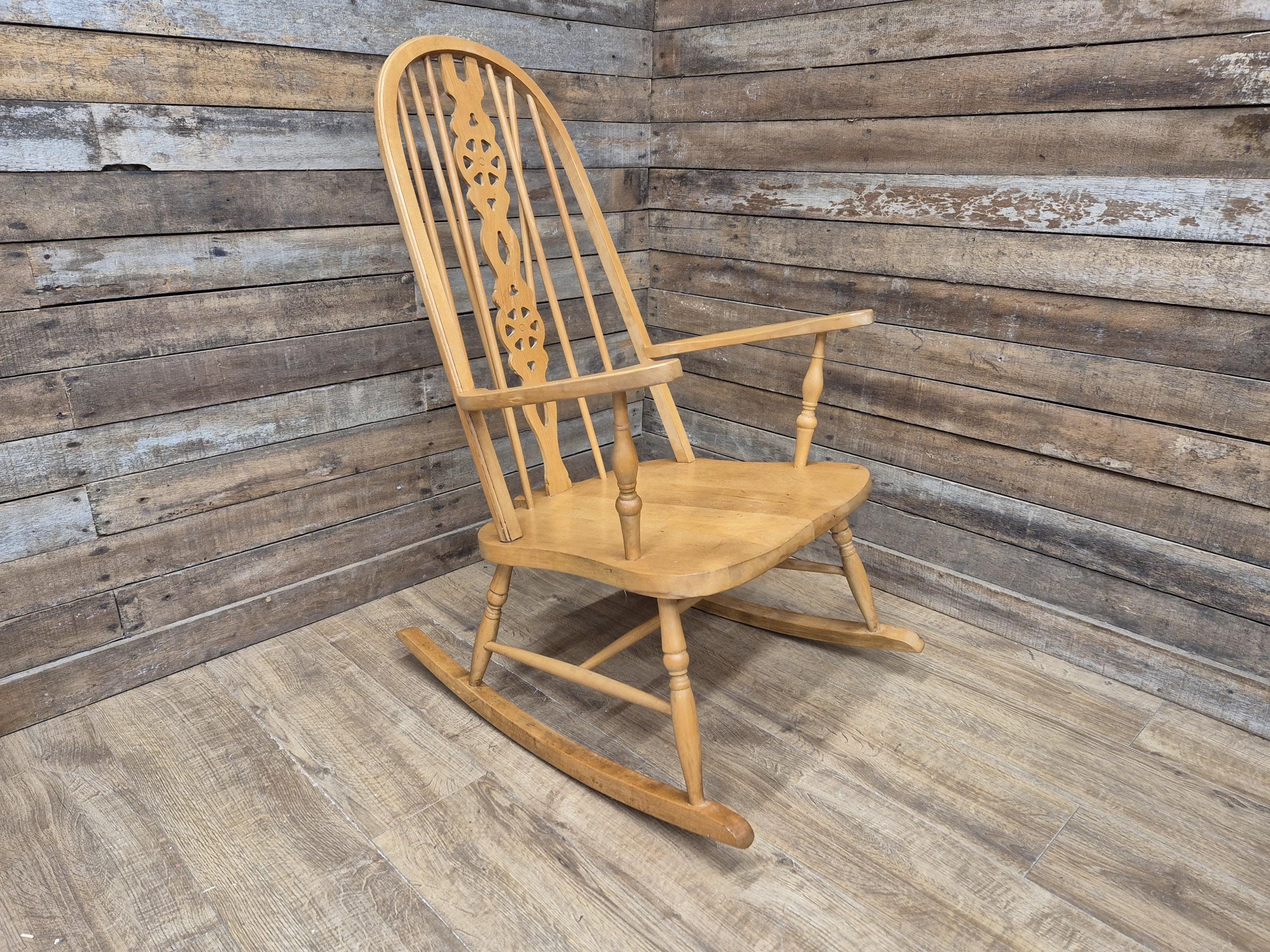 Vintage Wheel Back Country House Lyre Back Windsor Blonde Rocking Chair ...