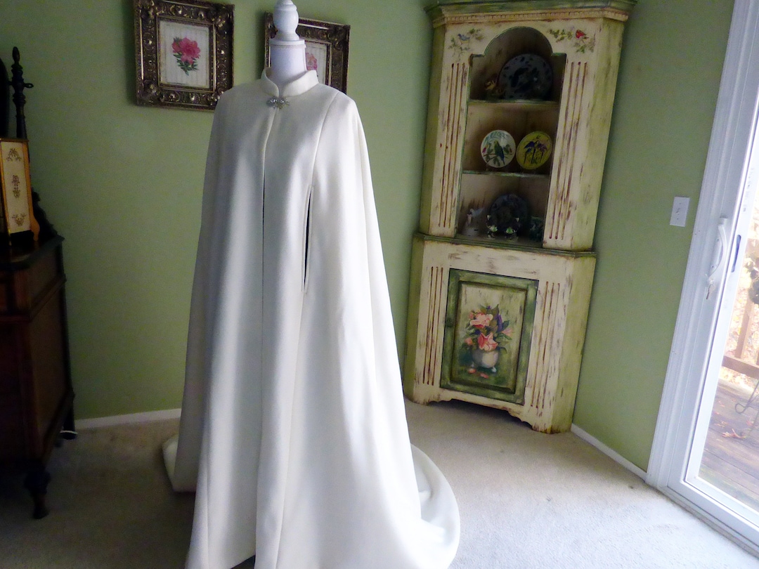Long Bridal Cape With Collar & Train: Fleece Wedding Cloak - Etsy