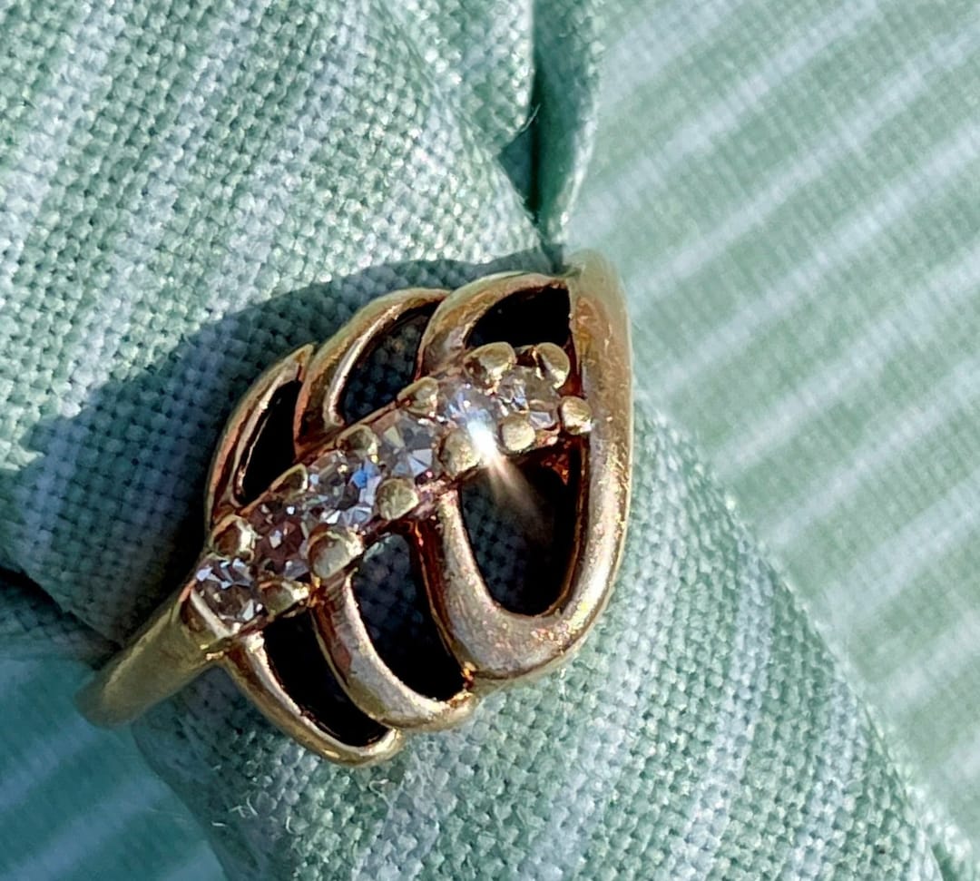 Stuller Pinkie Original 14kt: Curving Lines Punctuated by 6 Diamonds ...