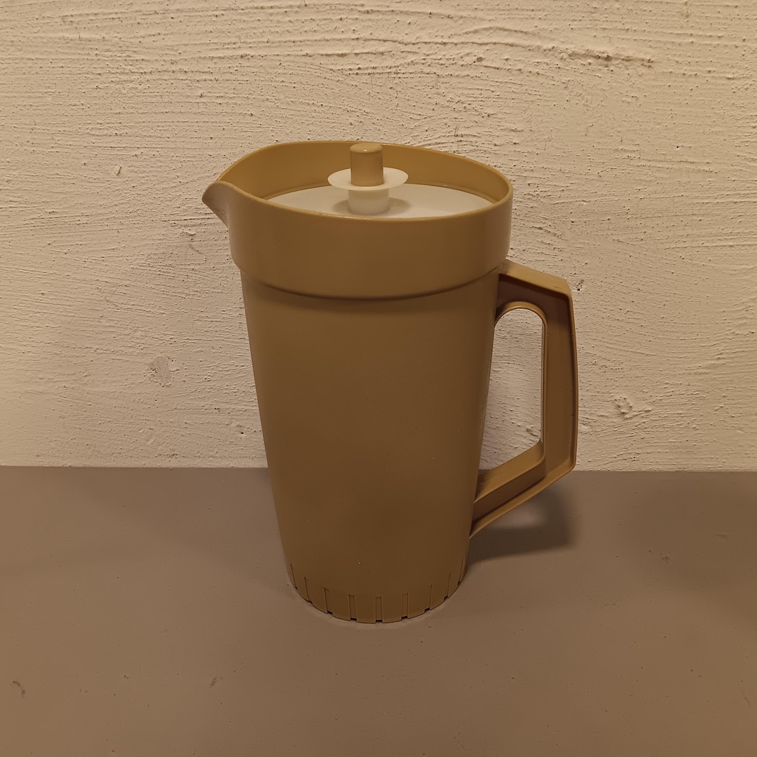 Vintage 1980s Beige Tupperware 2 Quart Pitcher - Etsy