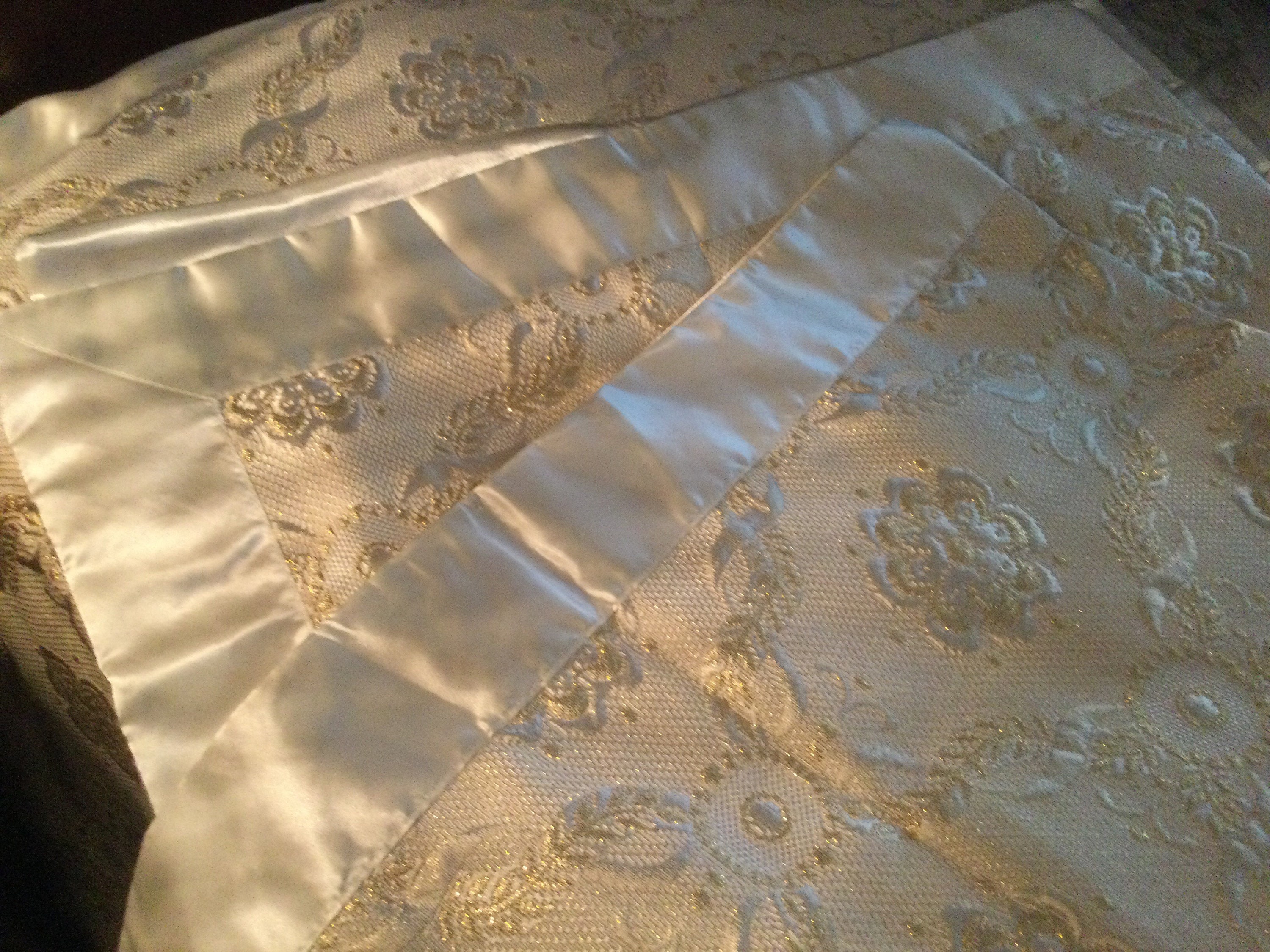 Elegant, Vintage, Metallic Gold Brocade Satin Woven Flower Pattern Bed ...