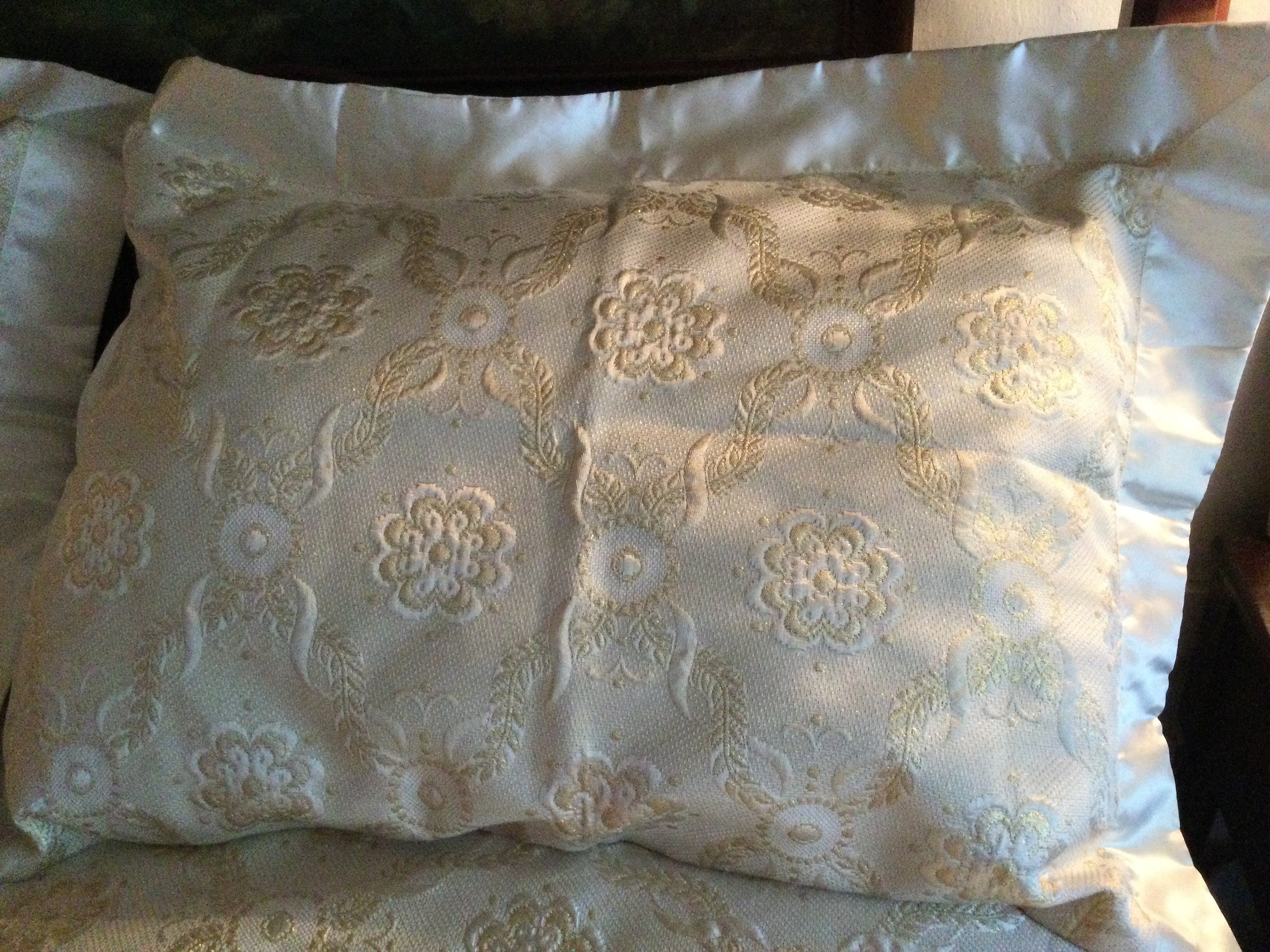 Elegant, Vintage, Metallic Gold Brocade Satin Woven Flower Pattern Bed ...