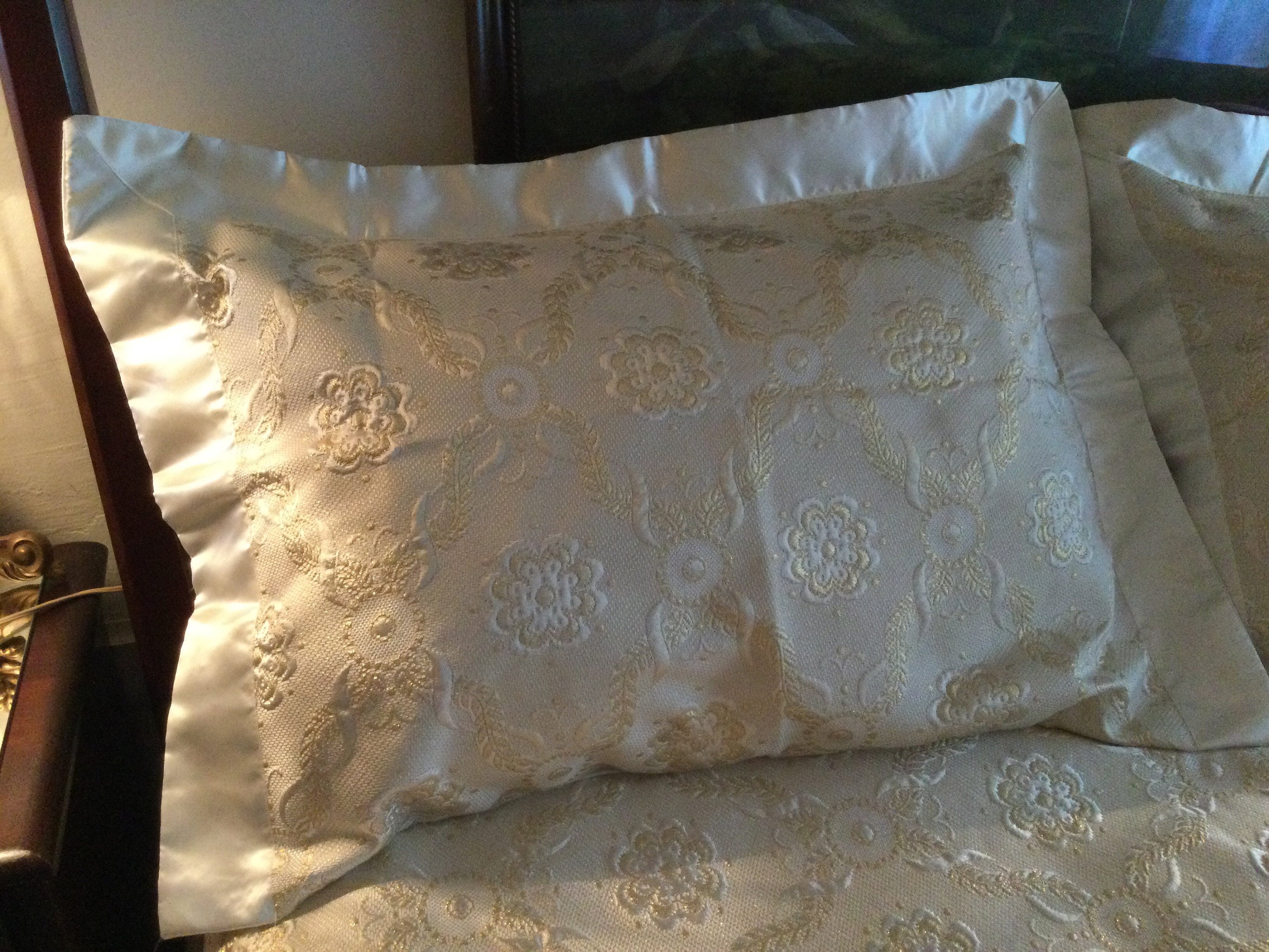 Elegant, Vintage, Metallic Gold Brocade Satin Woven Flower Pattern Bed ...