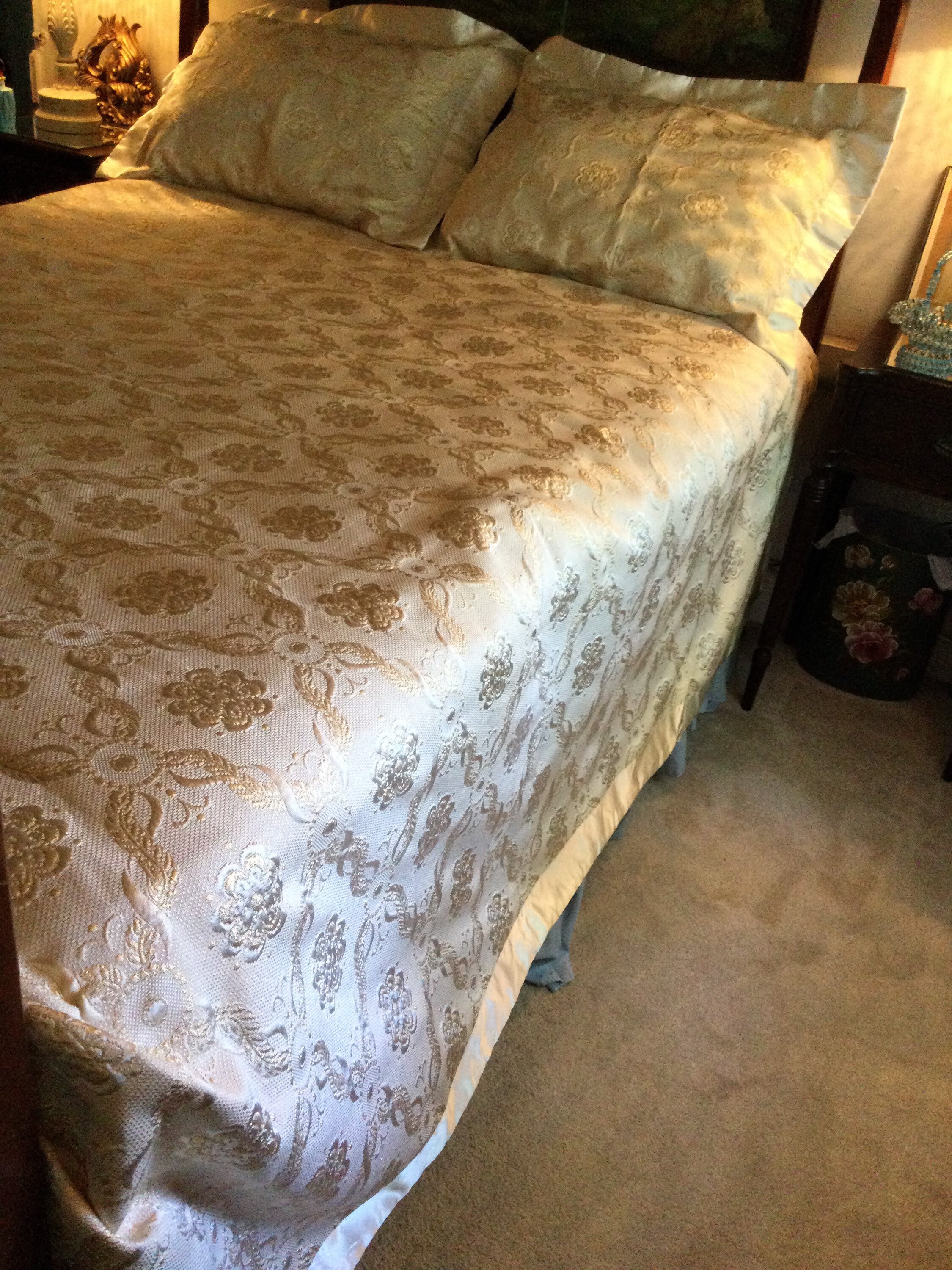 Elegant, Vintage, Metallic Gold Brocade Satin Woven Flower Pattern Bed ...