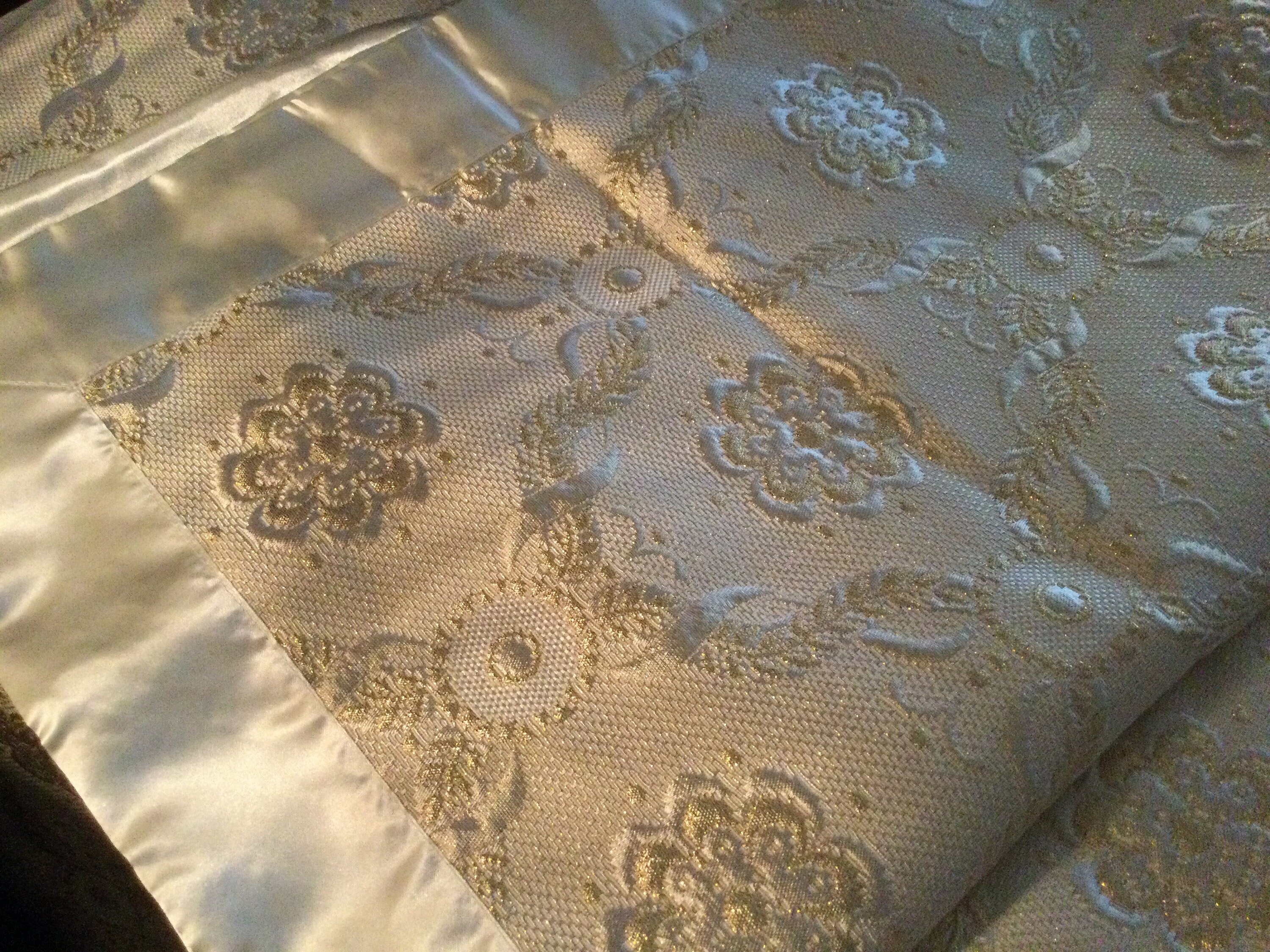 Elegant, Vintage, Metallic Gold Brocade Satin Woven Flower Pattern Bed ...