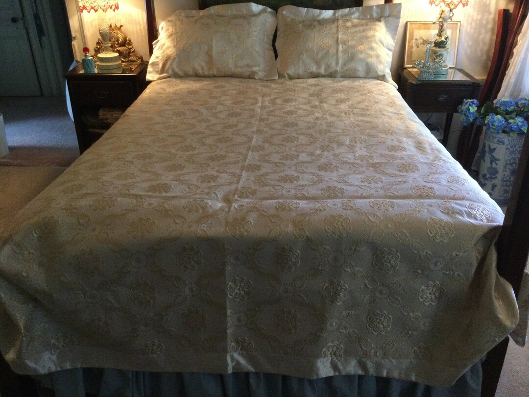 Elegant, Vintage, Metallic Gold Brocade Satin Woven Flower Pattern Bed ...