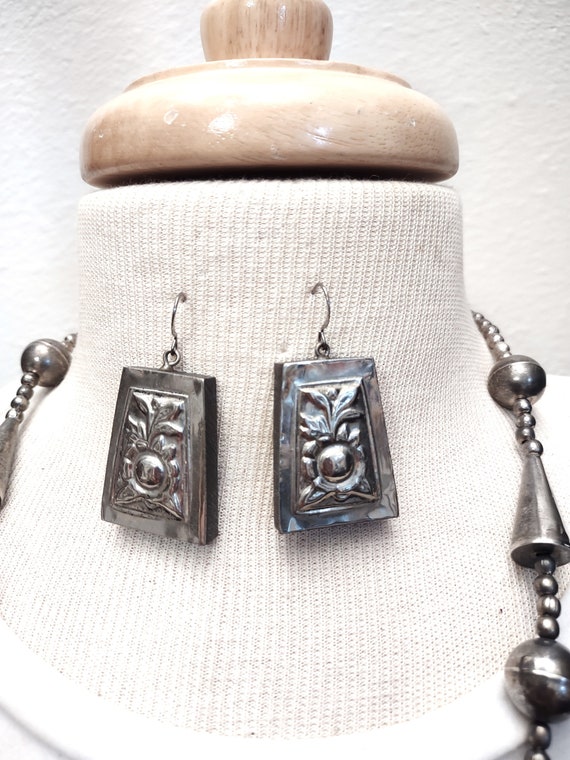 Vintage Hand Wrought Silver on Horn Necklace and Earr… - Gem