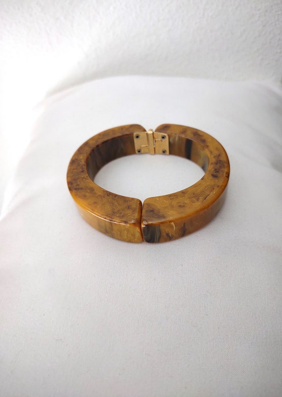 Bakelite hinged clamper bracelet - Gem