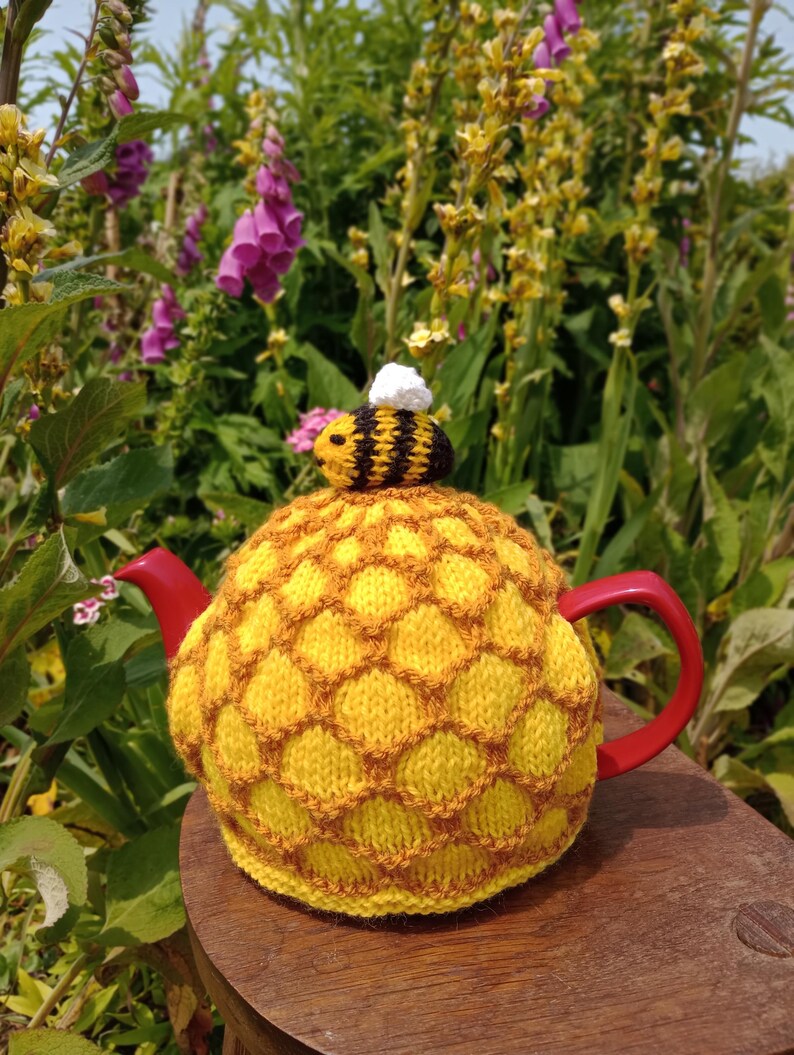 Honeycomb Tea Cosy Knitting Pattern: Bee Design (PDF Download for 4-6 ...