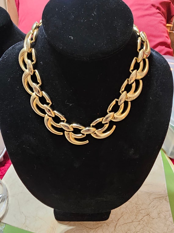 Statement gold tone necklace - Gem