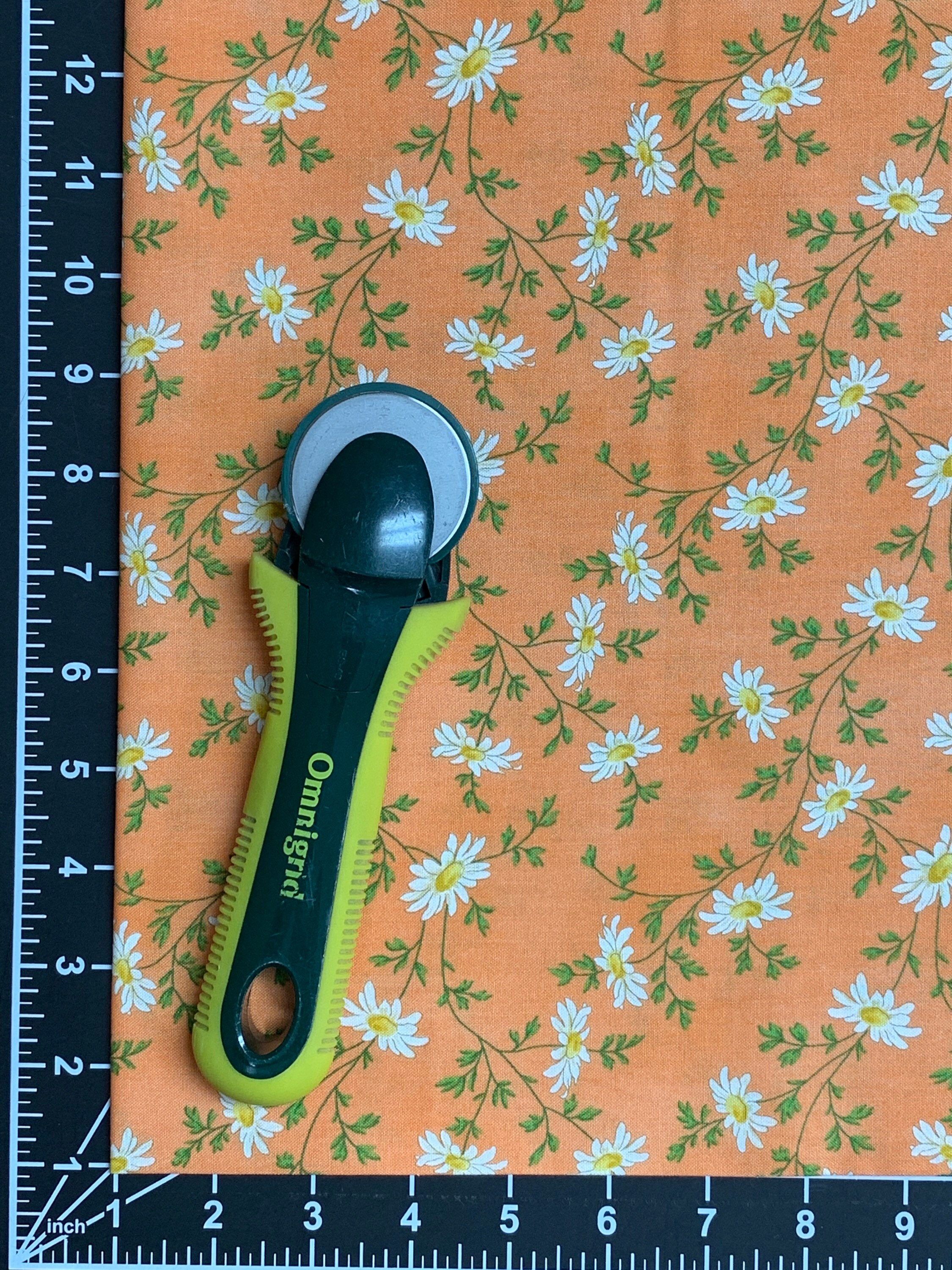 Fresh as a Daisy Miniature Daisies Fabric // Maywood Studio | Etsy