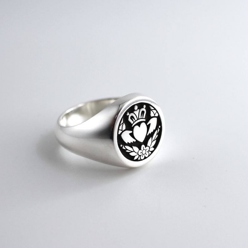 Claddagh Signet Ring, Celtic Signet Ring, Round Irish Claddagh Signet ...