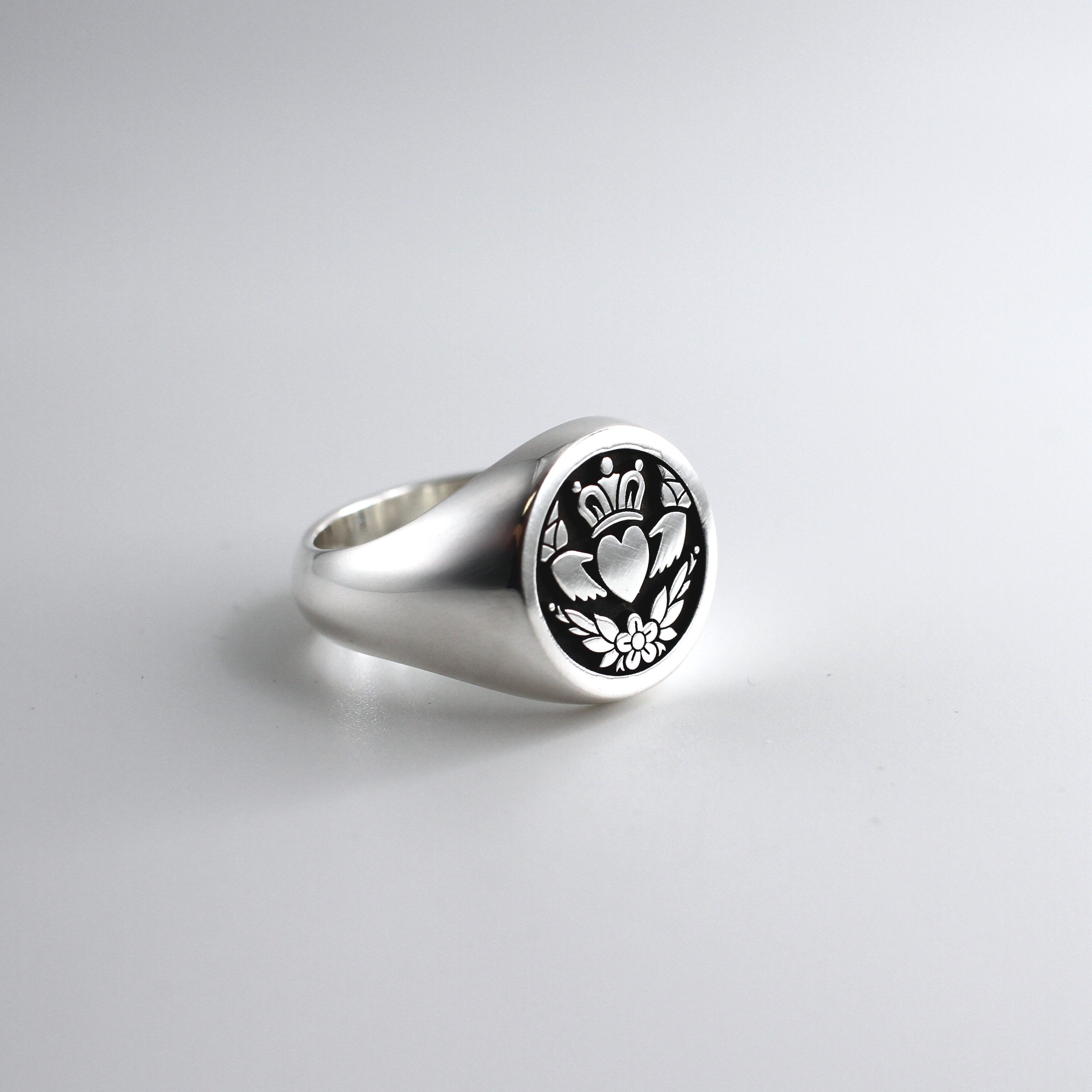 Claddagh Signet Ring, Celtic Signet Ring, Round Irish Claddagh Signet ...