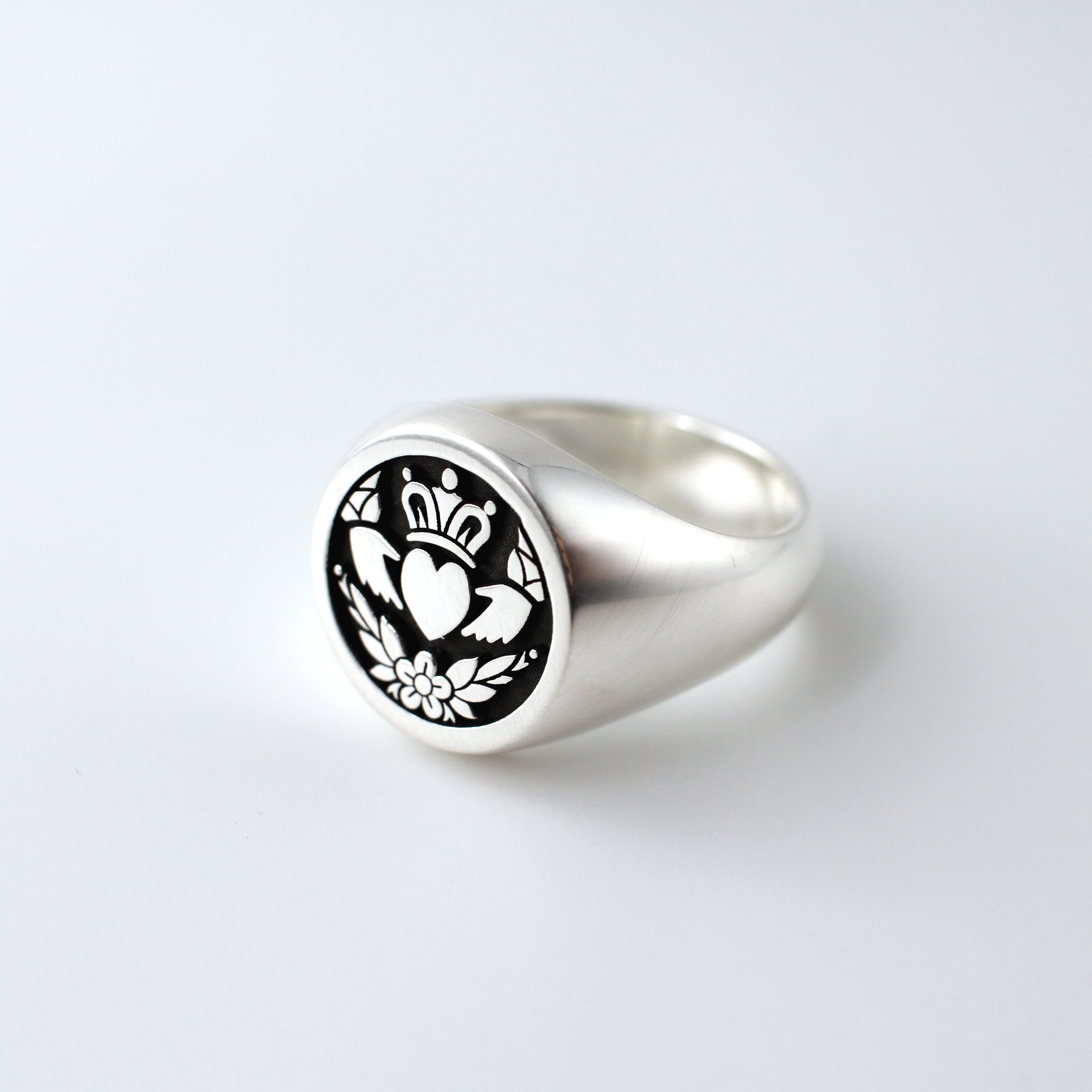Claddagh Signet Ring, Celtic Signet Ring, Round Irish Claddagh Signet ...
