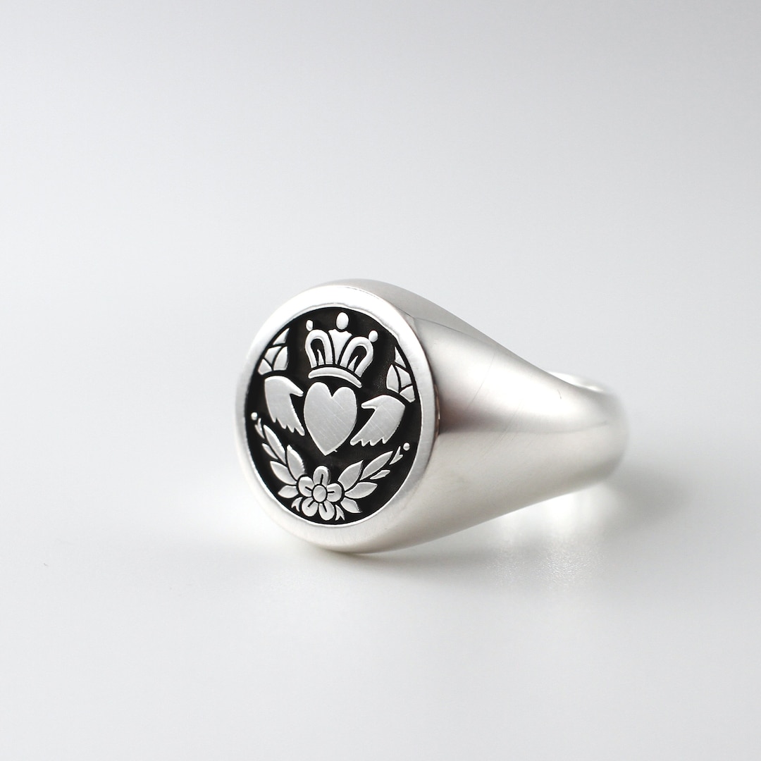 Claddagh Signet Ring, Celtic Signet Ring, Round Irish Claddagh Signet ...