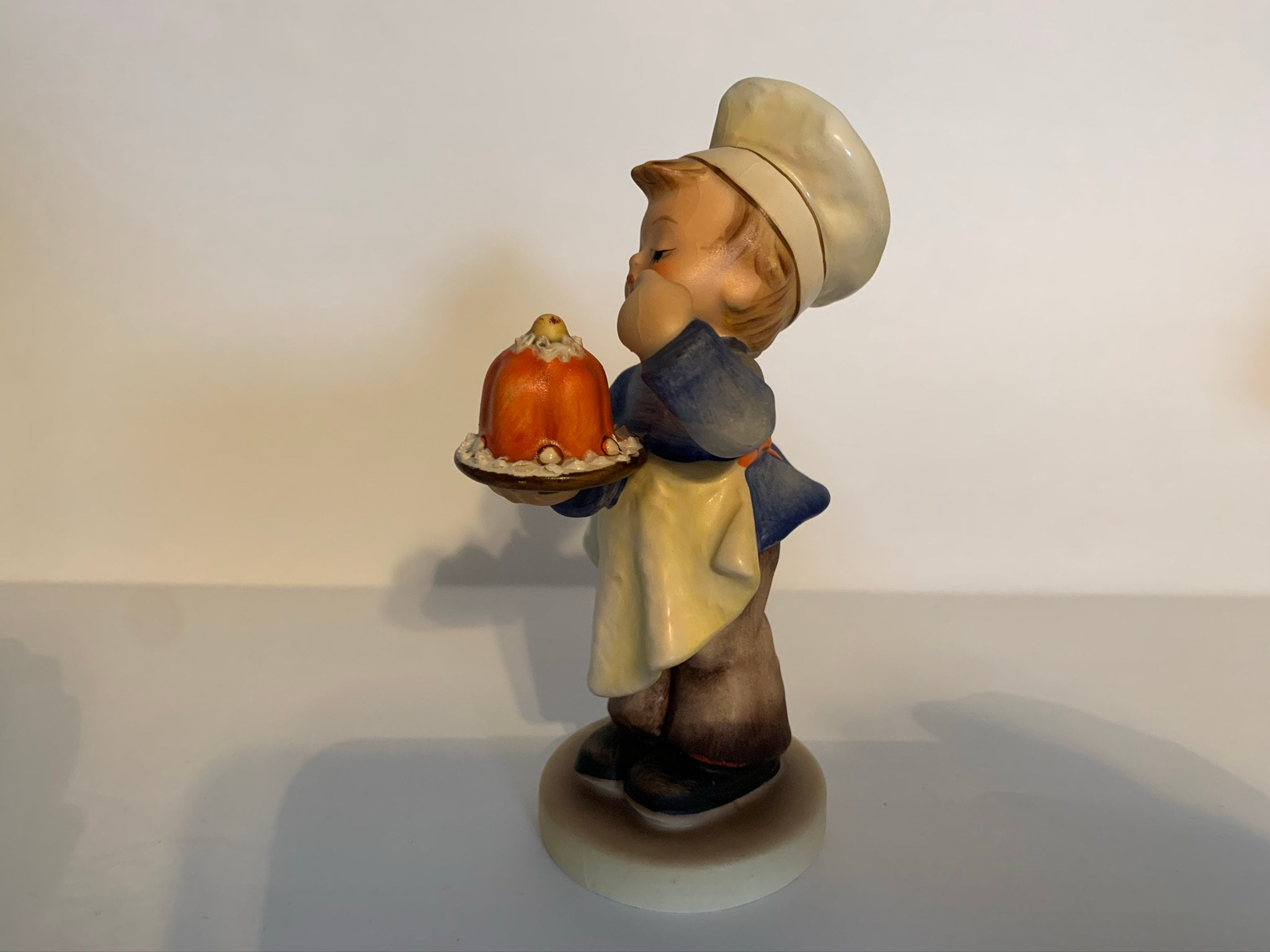Hummel by Goebel Figurine - Baker | #128 TMK 3 and 5 | Collectible ...
