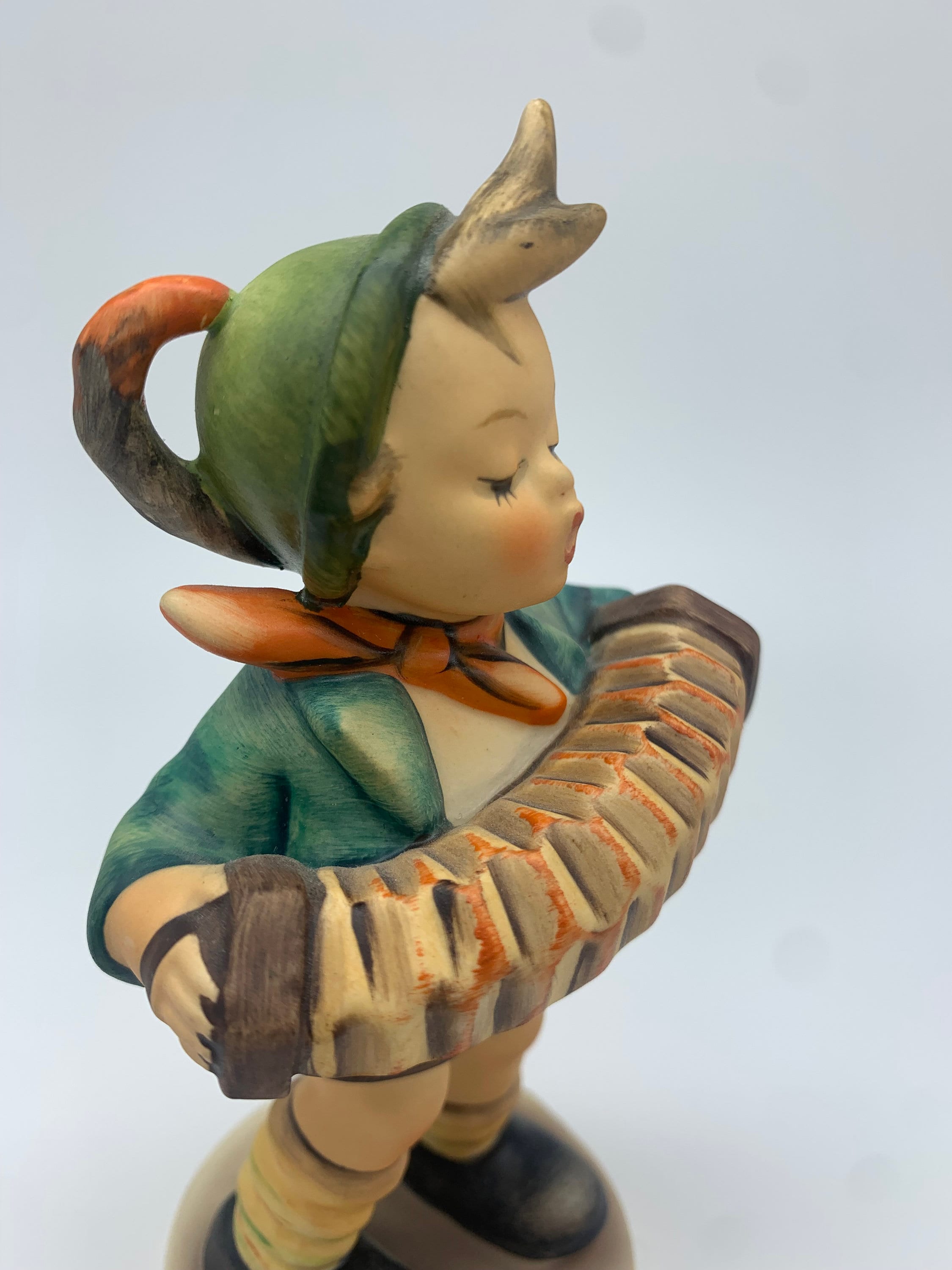 Hummel by Goebel Figurine - Accordion Boy | #185 TMK 5 Goebel Bee ...