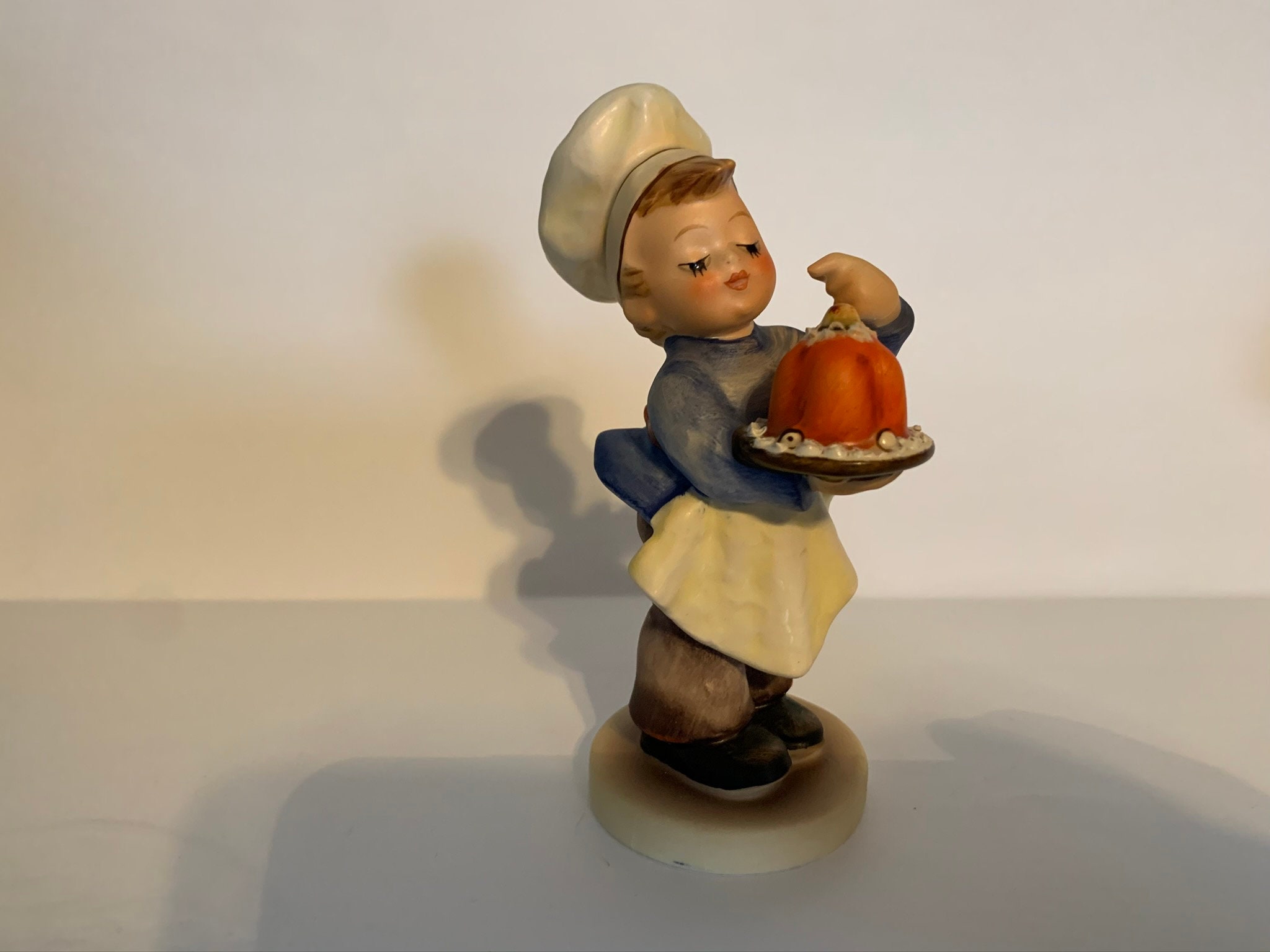 Hummel by Goebel Figurine - Baker | #128 TMK 3 and 5 | Collectible ...