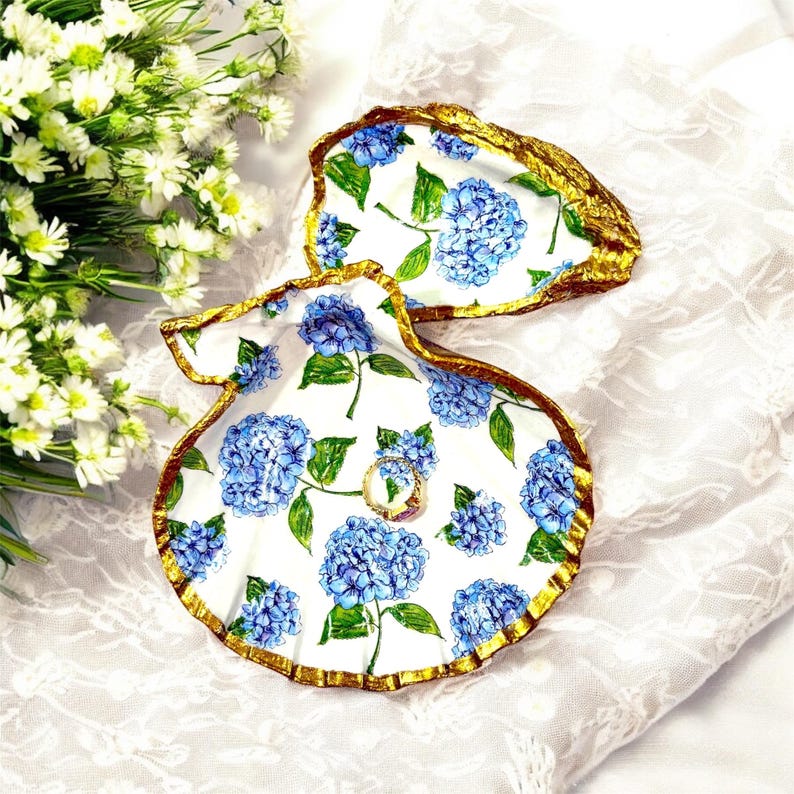 Blue Hydrangeas Oyster Ring Holders / Seashells Trinket Dish /shell Jewelry Holder/ Decoupage ...
