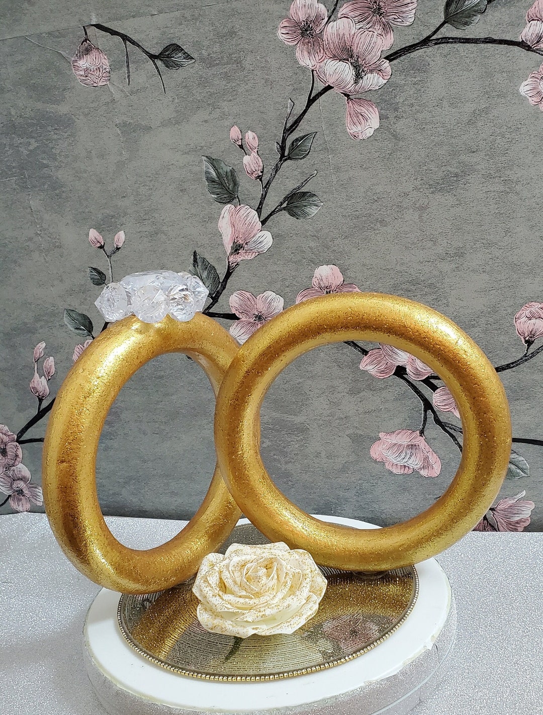 Wedding Ring Centerpiece Contemporary Gold Diamond Wedding Ring ...