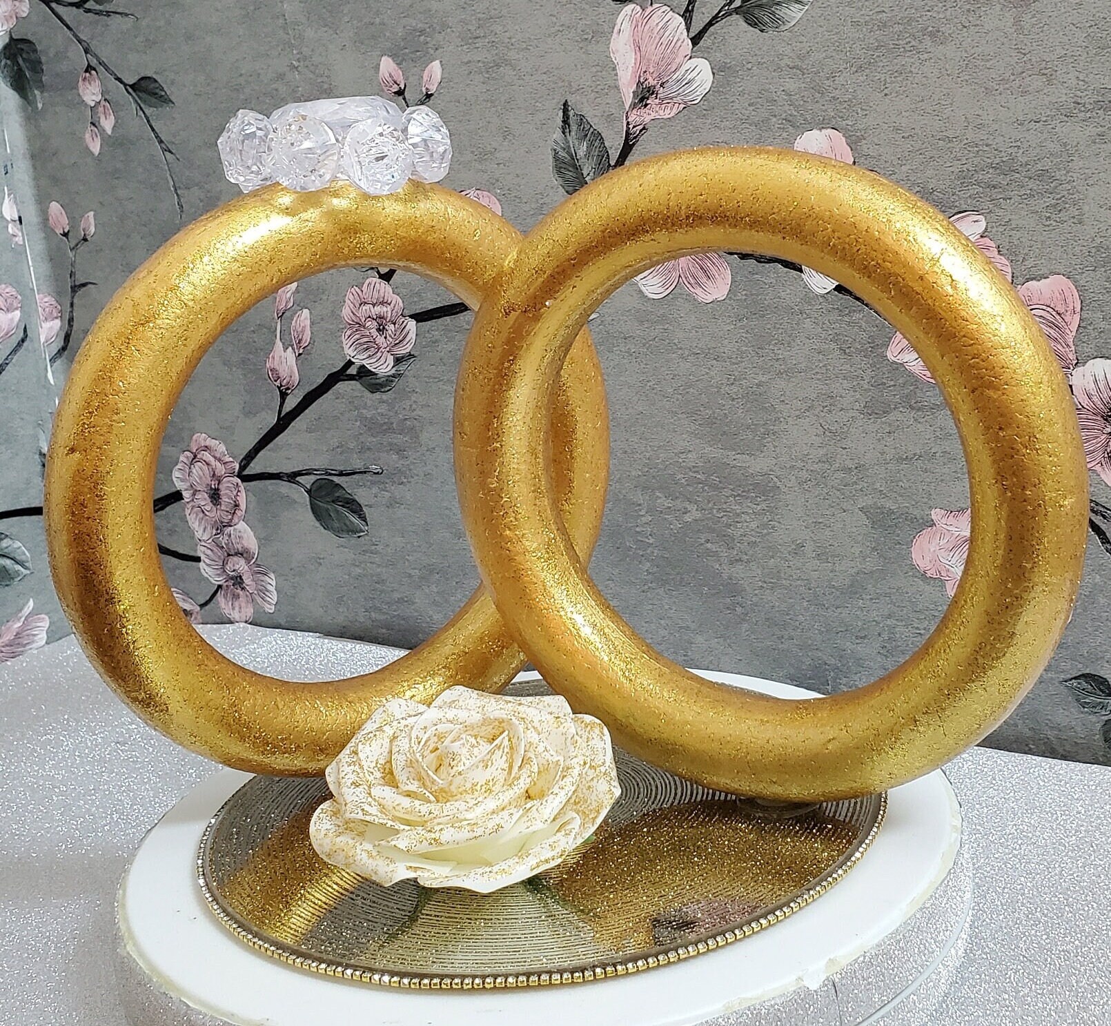 Wedding Ring Centerpiece Contemporary Gold Diamond Wedding Ring ...