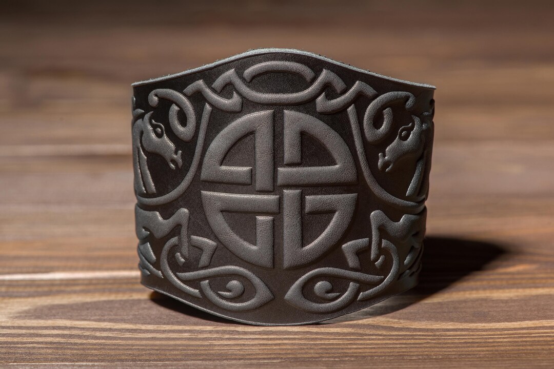 Shield Knot and Horses Leather Cuff Bracelet, Handcrafted Wristband ...