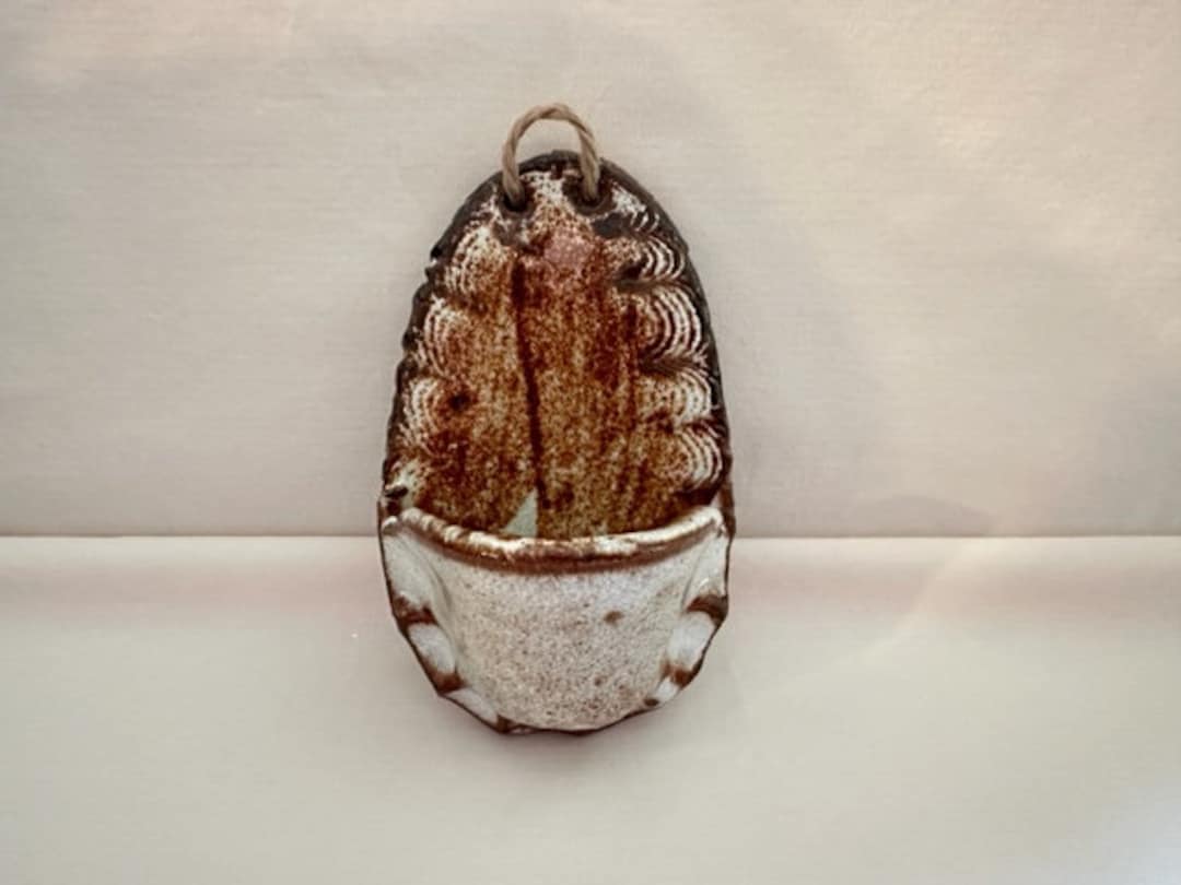 Small Vintage Art Pottery Wall Pocket - Etsy