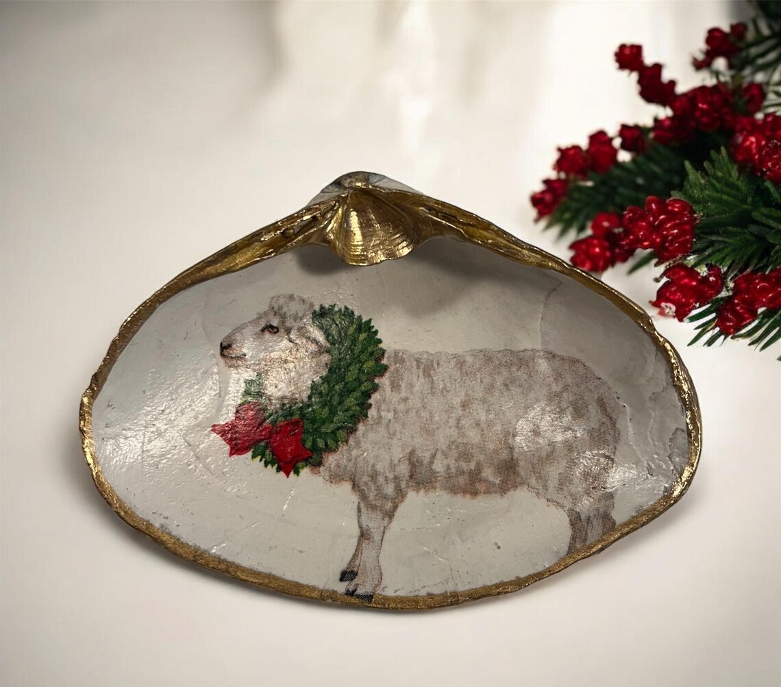Christmas Shell, Decoupaged Holiday Clam Shell, Christmas Decor - Etsy