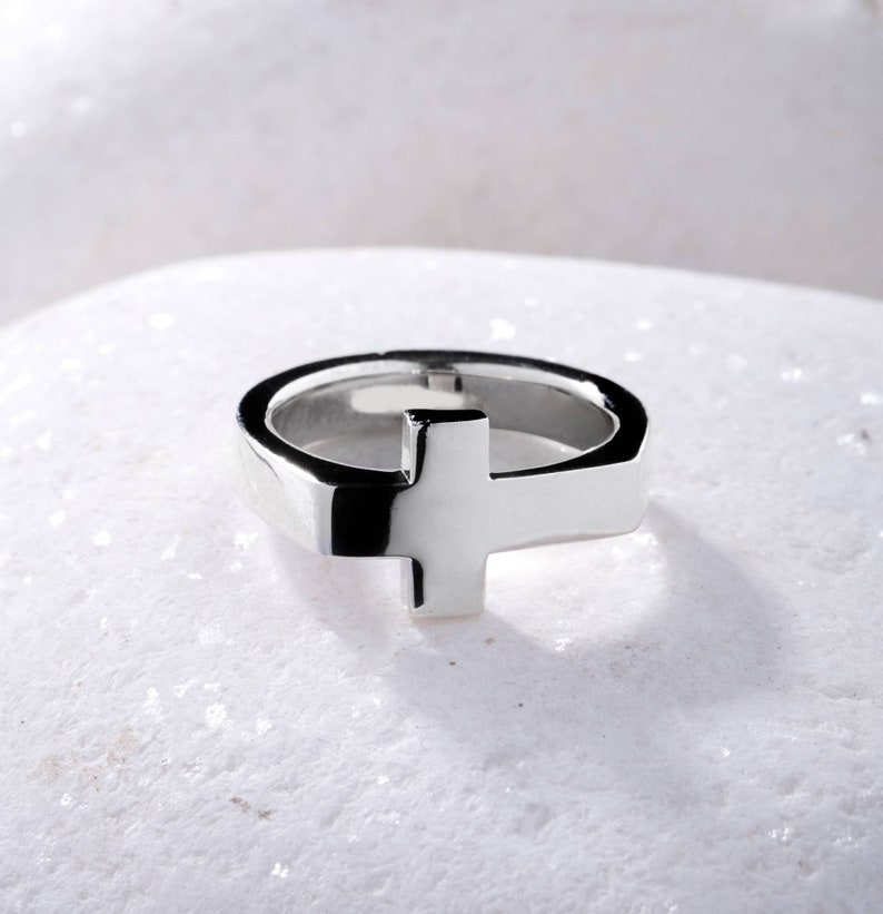 Anillo de cruz de plata de ley: joyería minimalista unisex - Etsy España