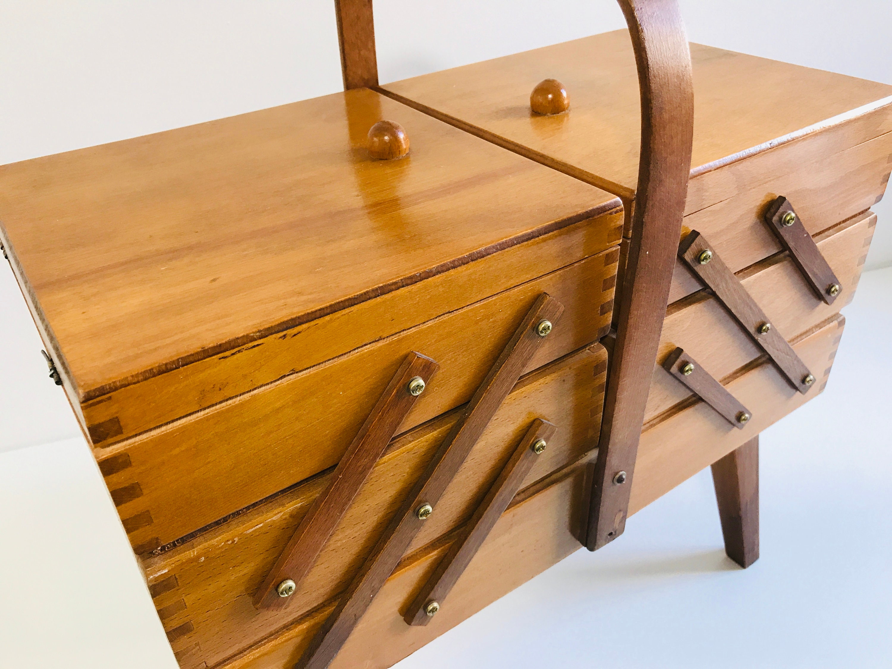 Vintage Sewing Box 647
