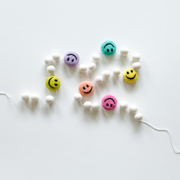 Smiley Face Garland - Etsy