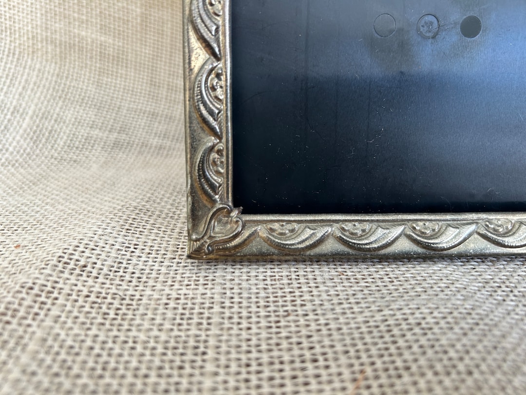 Vintage 5x7 Gold Metal Frame--5 X 7 Gold Tabletop Picture Frame--old ...