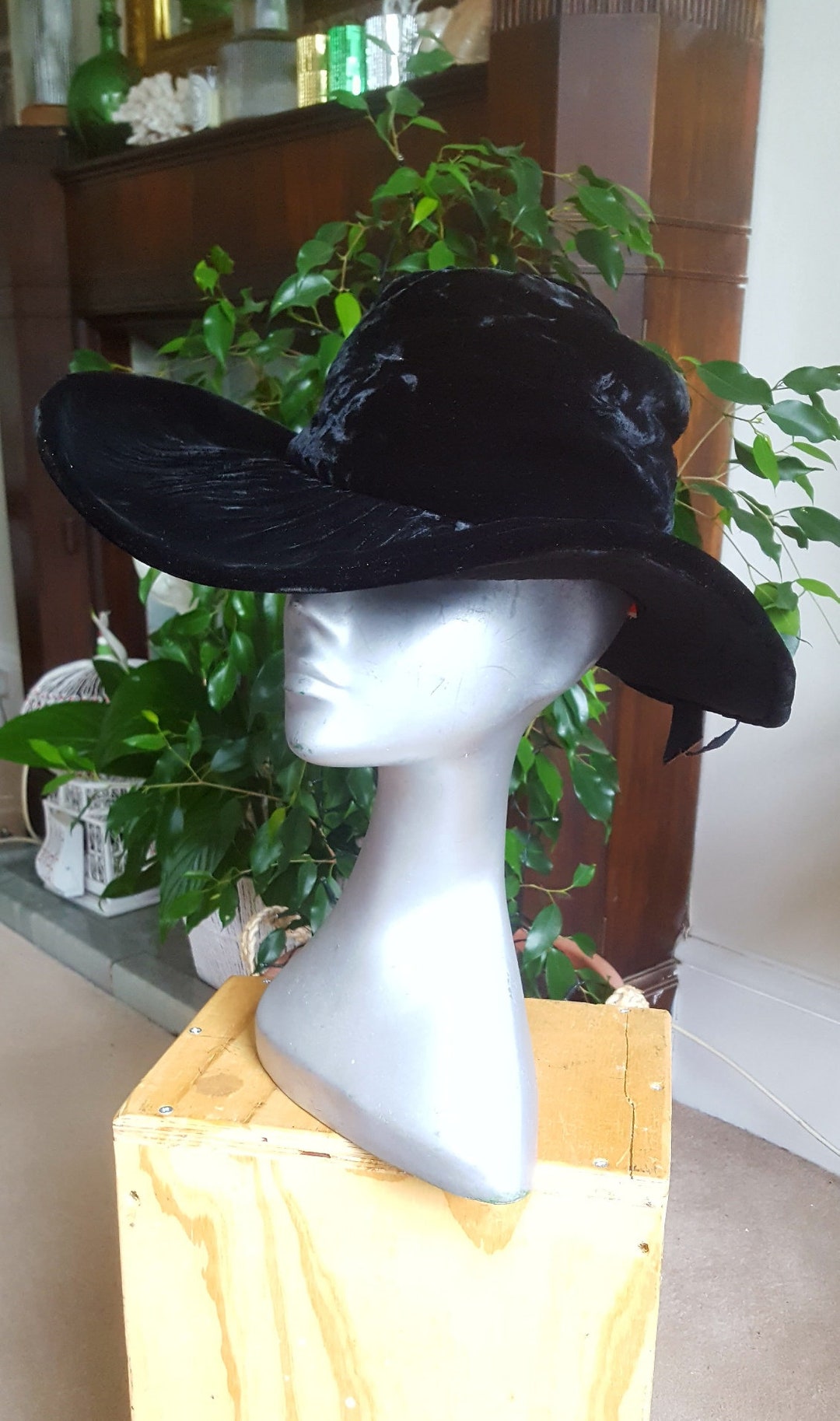 Outstanding 1940s/50s Original Hollywood Designer Crushed Velvet Black ...