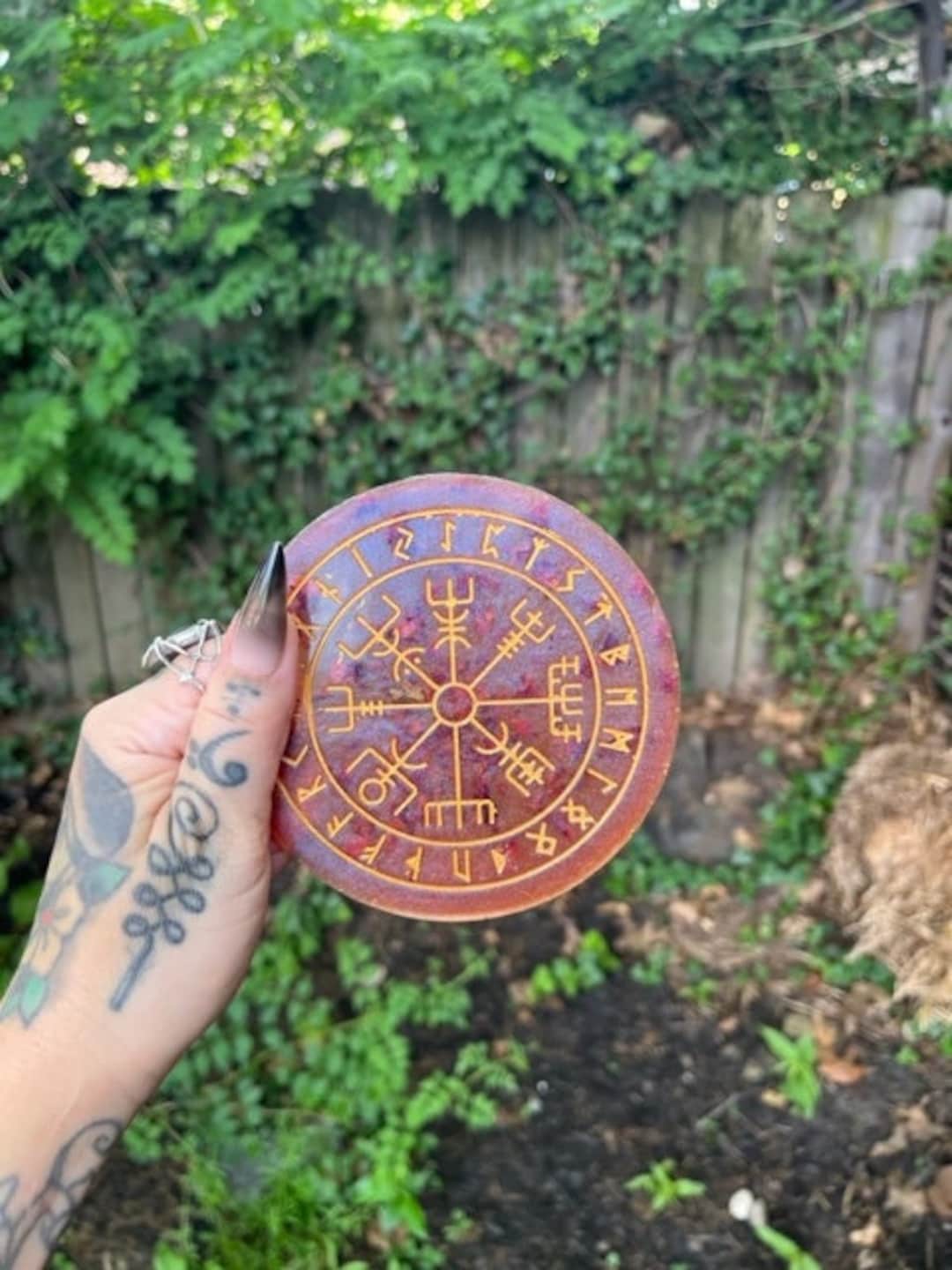 Vegvisir Rune Altar Plate Icelandic Magick Runes Runic Elder Futhark ...