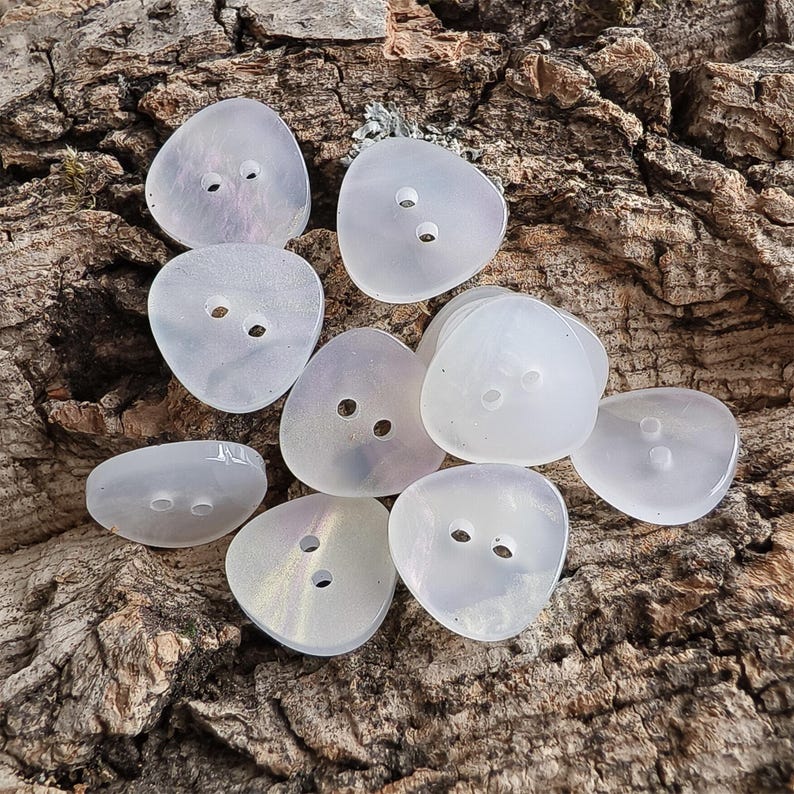 DDP | 12.5mm Irregular Triangle Pearl Resin Buttons Two Holes Colorful ...