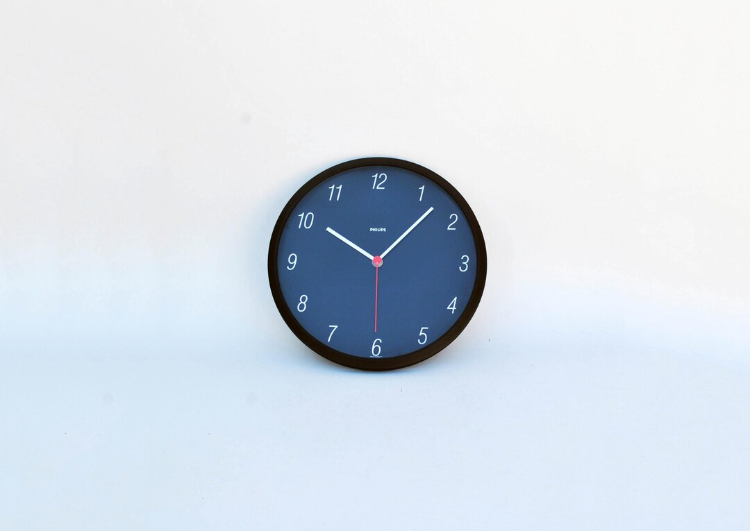 Philips Vintage Wall Clock, Black Minimalist Design, West Germany - Etsy