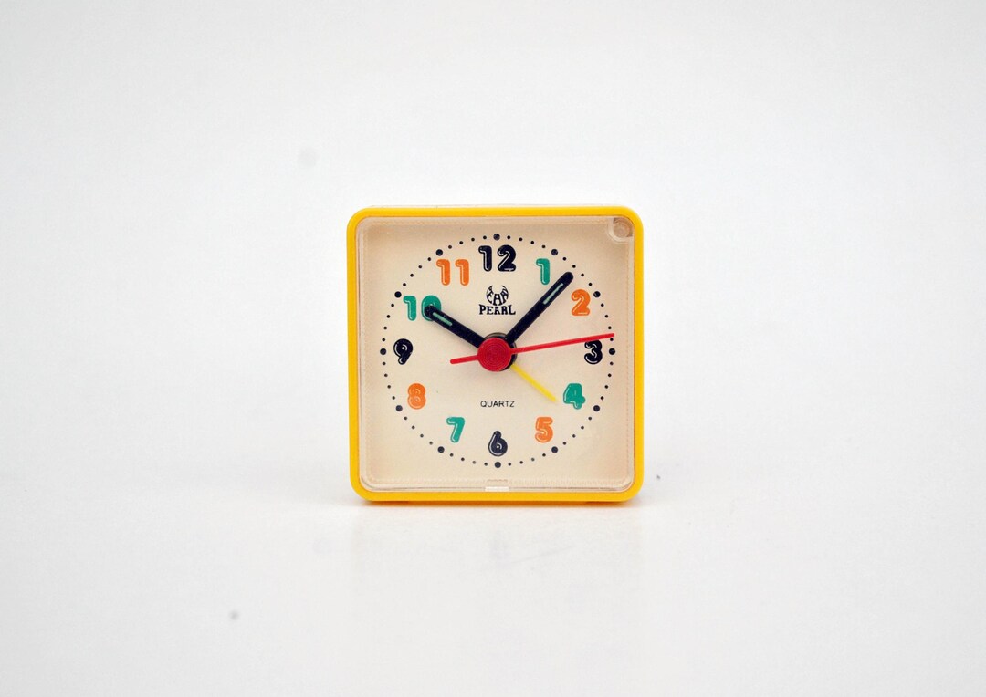 Yellow Vintage Minimal 90s Clock Decoration Housewarming Gift ...