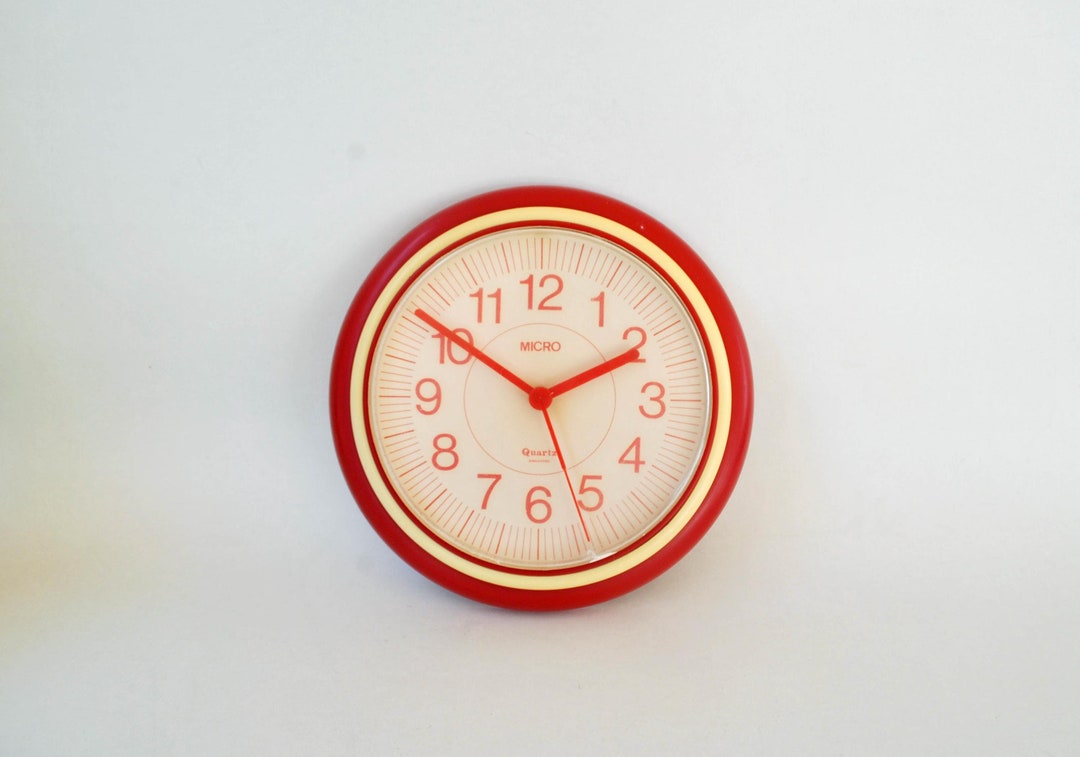 Round Red Memphis Clock 90s Decoration Housewarming Gift Decorative ...