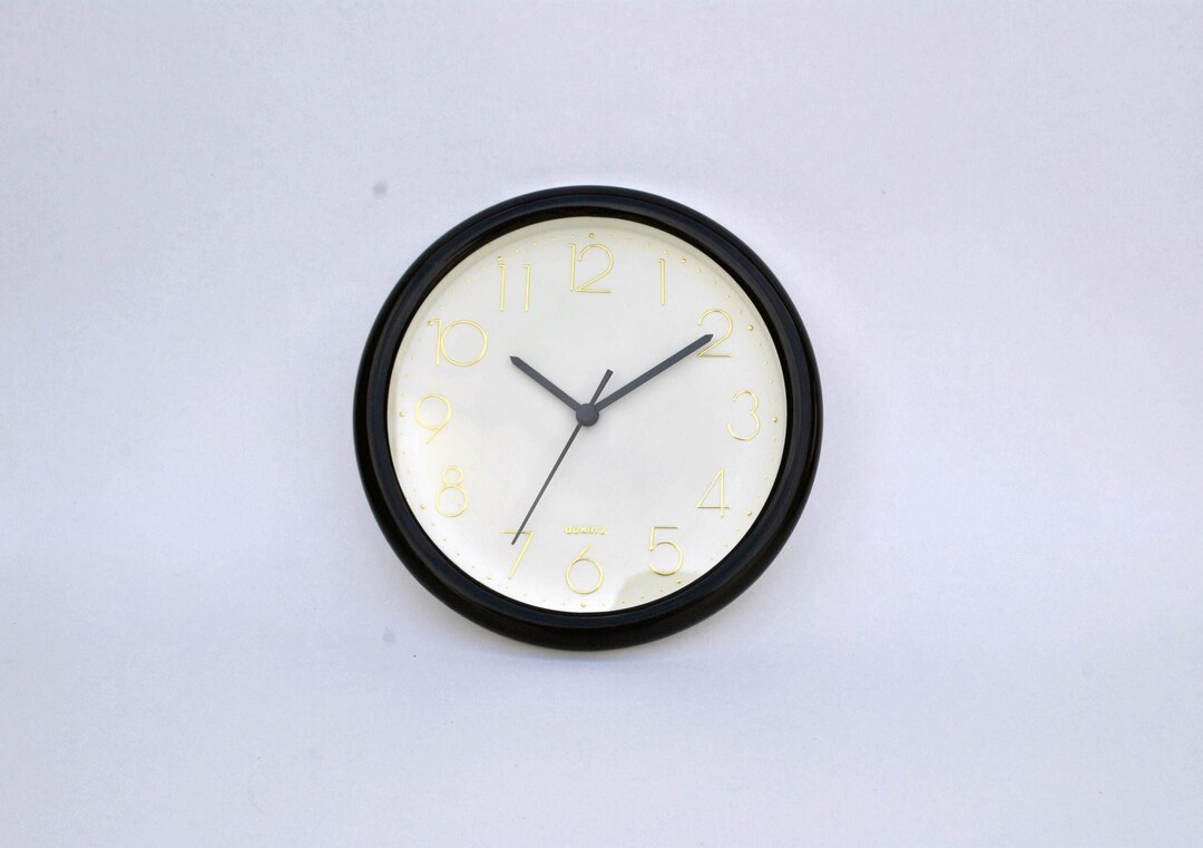 Vintage 90s Wall Clock: Black Round Minimalist Design - Etsy