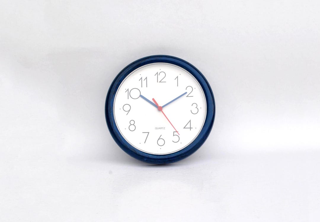 Blue Round Wall Clock: 90s Minimalist Style, Home Decor - Etsy