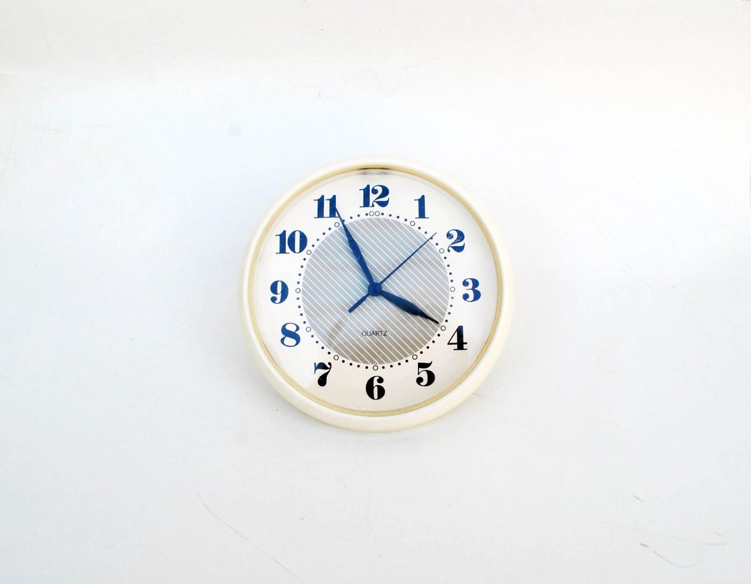 White Round Memphis Clock 90s Decoration Housewarming Gift Decorative ...