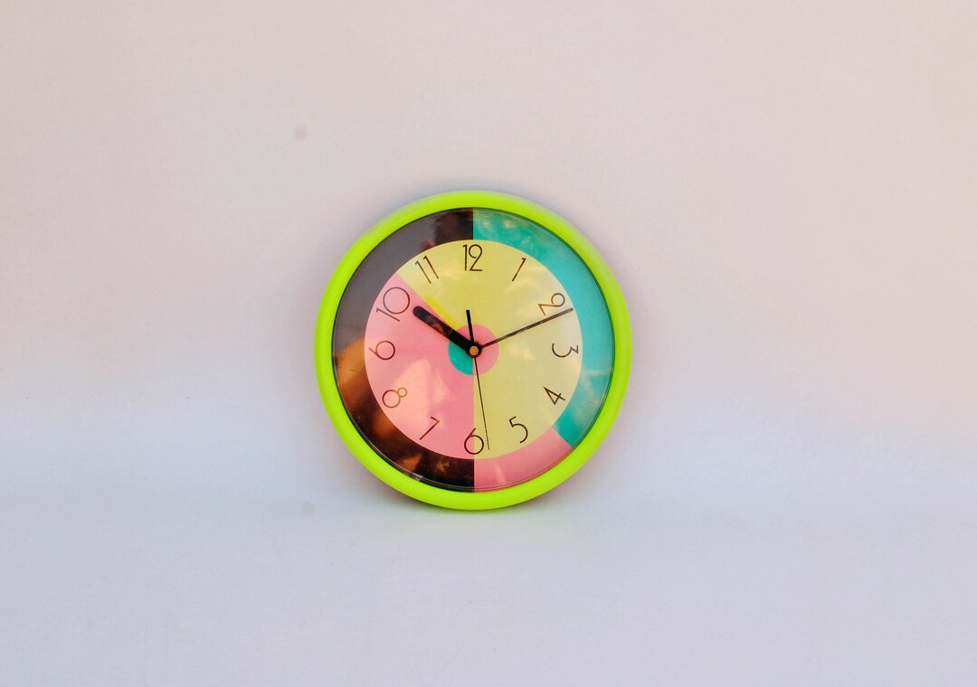 Green Round Memphis Clock 90s Decoration Housewarming Gift Decorative ...