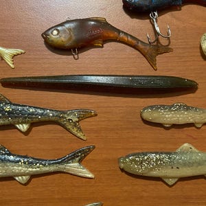 Baker’s Dozen Vintage Soft Plastic Lures Minnows Frog Old Fisherman ...