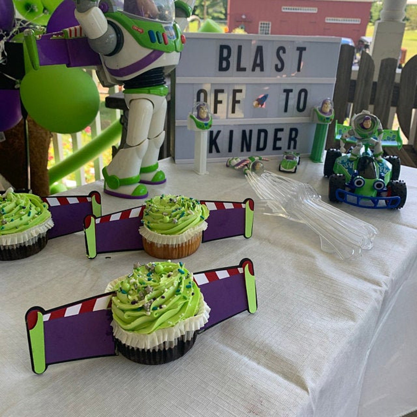 Buzz Lightyear Side Cupcake Toppers 6 pares - Etsy México
