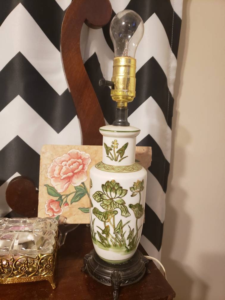 Beautiful 1960s petite Asian lamp in white porcelain with | Etsy