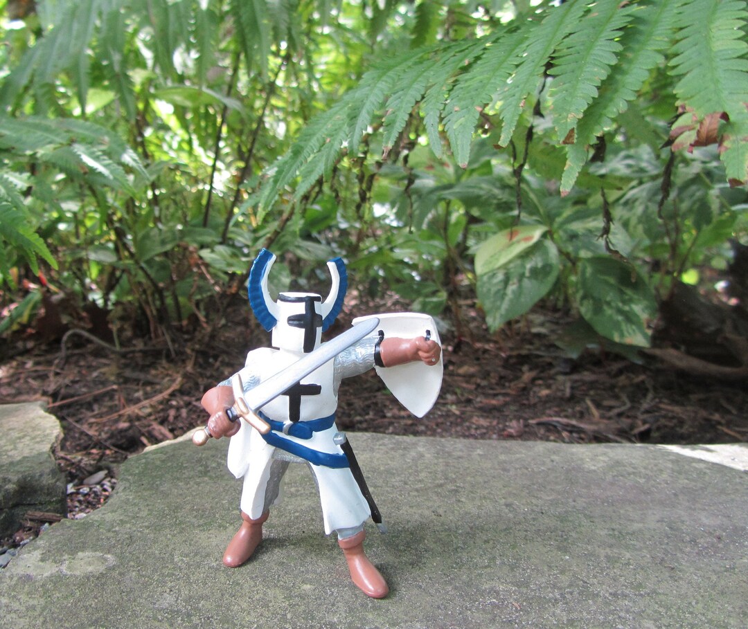 White Knight Plastic Figure Cross Sword Shield "papo" Brand Model 1999 ...